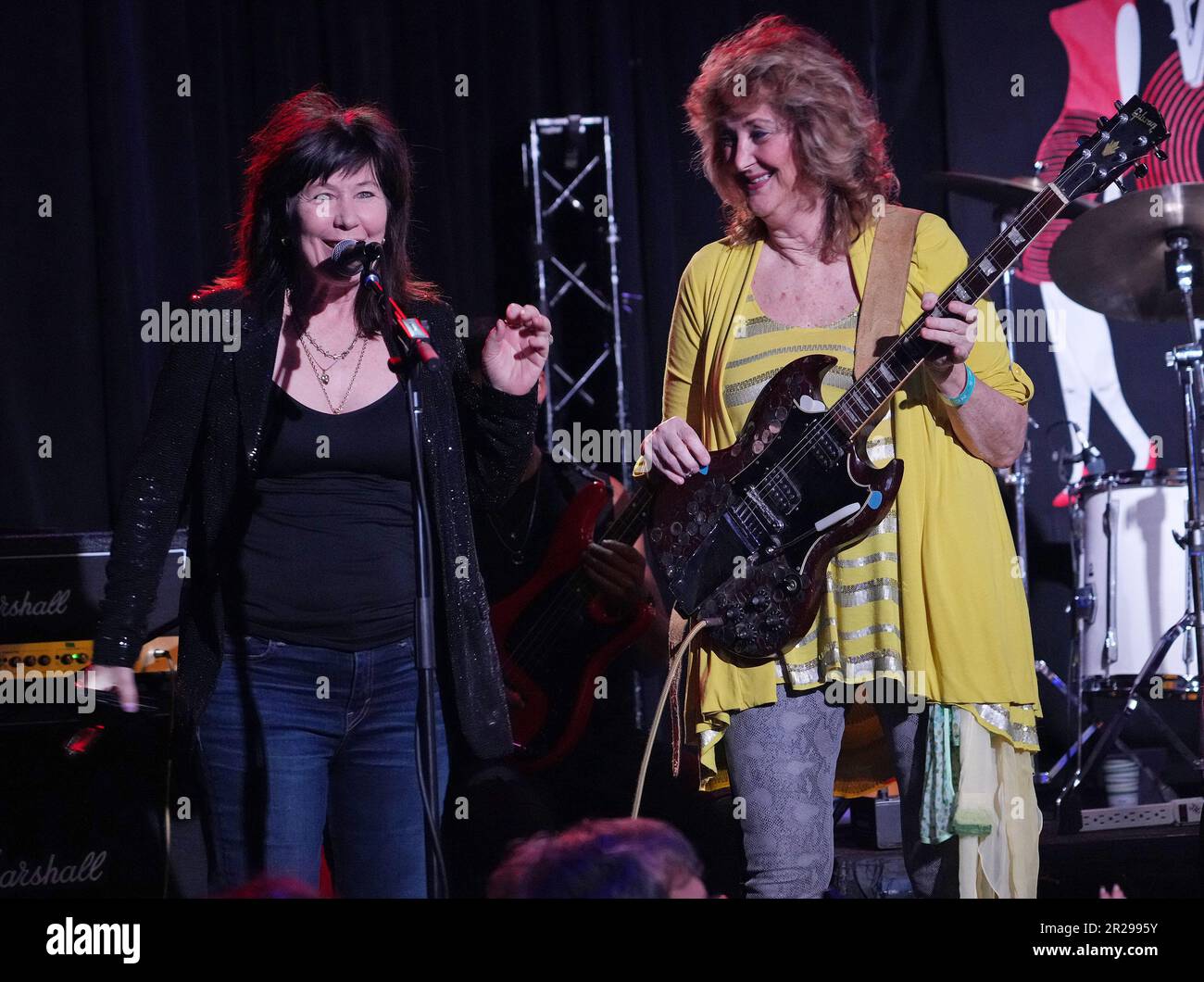 The go go's concert hi-res stock photography and images - Alamy