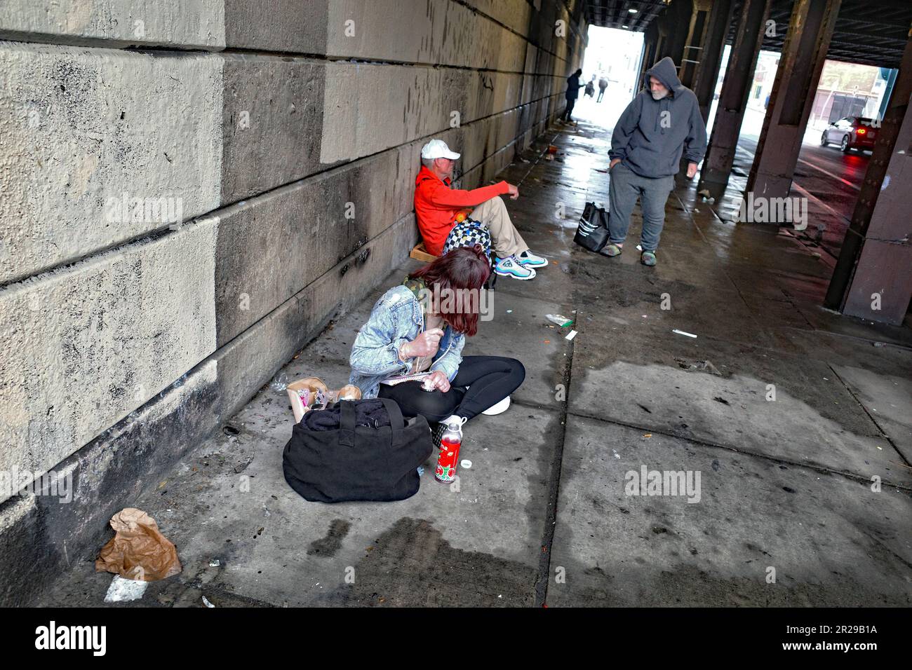 Homeless under bridge hi-res stock photography and images - Alamy
