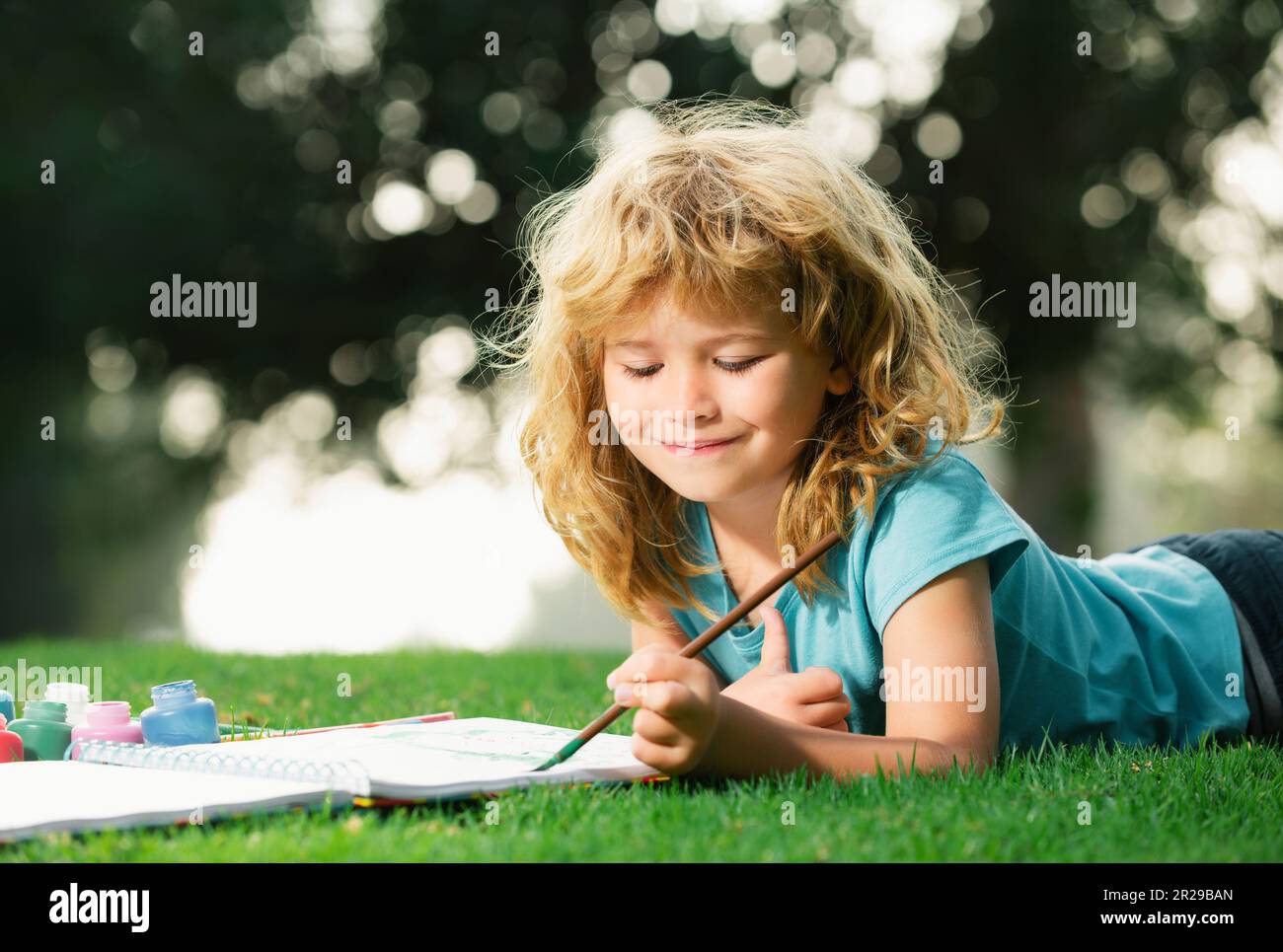 Artist kids. Portrait of smiling happy kid enjoying art and craft ...