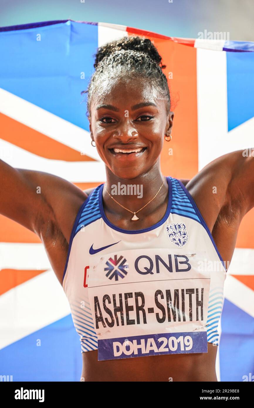 Dina Asher-Smith with his country's flag in the 200m at the 2019 World ...