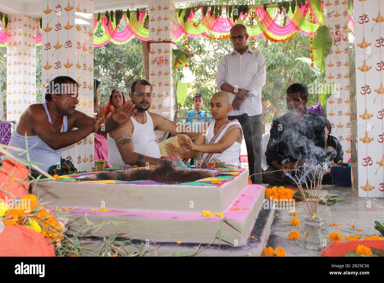 Upanayana ritual hi-res stock photography and images - Alamy