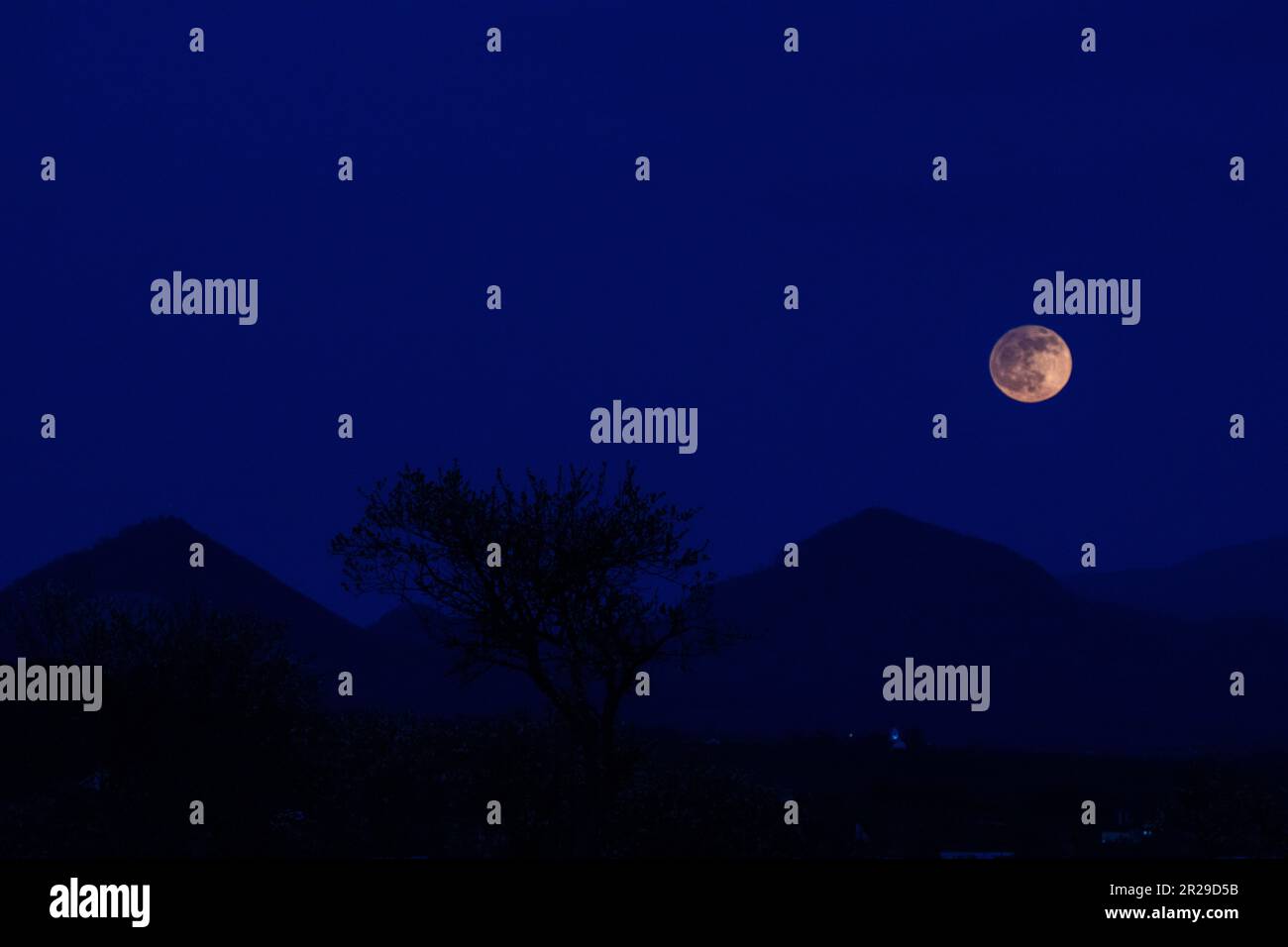 Night shadow photography hi-res stock photography and images - Alamy