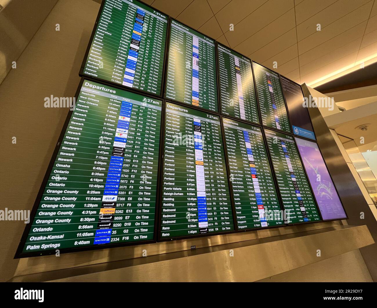 United States. 09th Mar, 2023. Flight status board at SFO (San ...