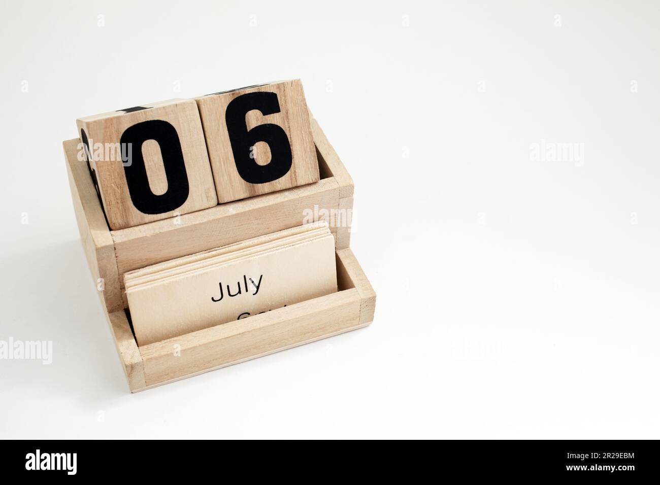 Wooden perpetual calendar showing the 6th of July Stock Photo - Alamy