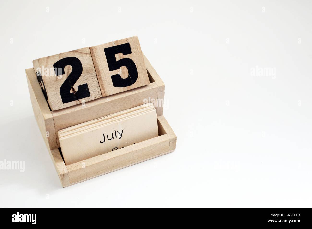 Wooden perpetual calendar showing the 25th of July Stock Photo - Alamy
