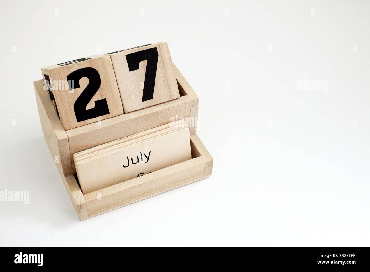 Wooden perpetual calendar showing the 27th of July Stock Photo - Alamy