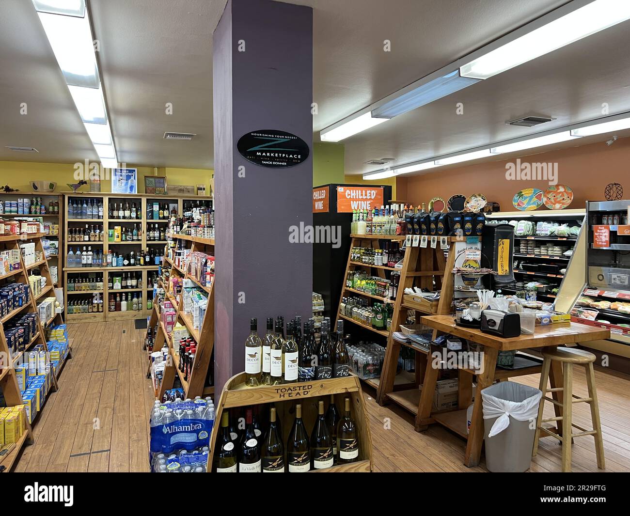 Convenience store interior usa hi-res stock photography and images - Alamy
