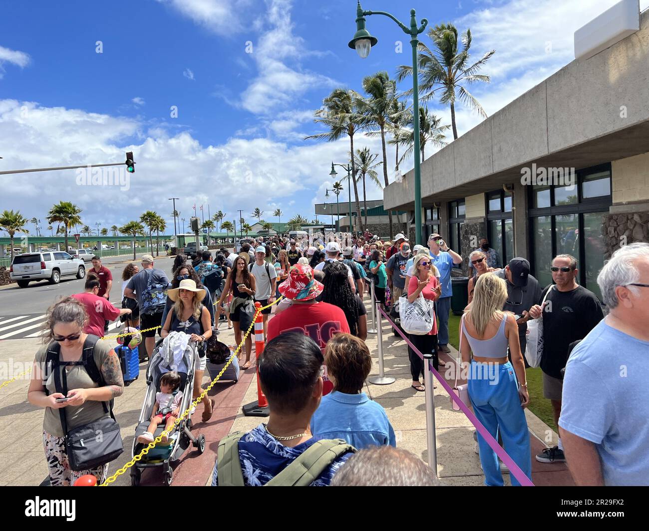 Long security lines hi-res stock photography and images - Alamy