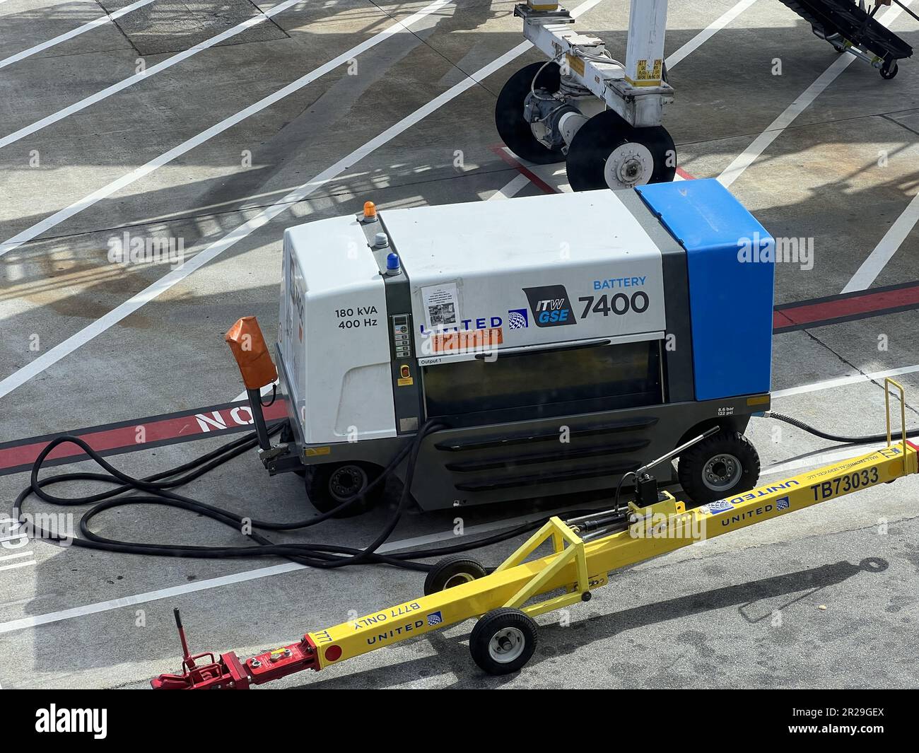 United Airlines electric battery Ground Power Unit from ITW GSE, used ...