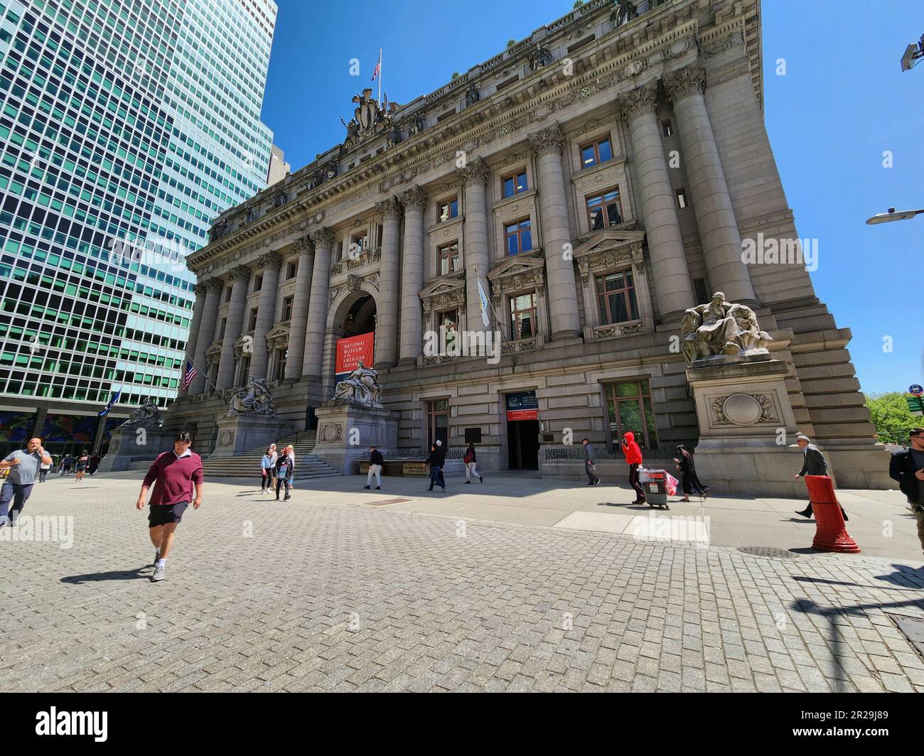 Nova York, Eua. 17th May, 2023. (NEW) Movement of people in New York ...