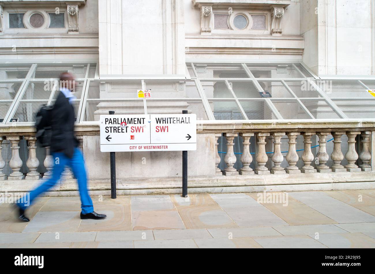 Sw1 road signs hi-res stock photography and images - Alamy
