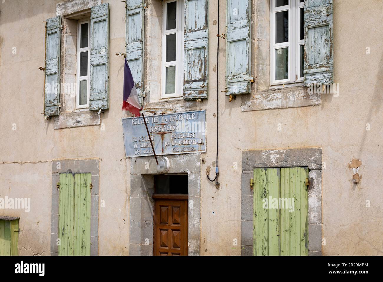 Sluice House lock "Écluse de la Peyruque" with French flag at Canal du ...