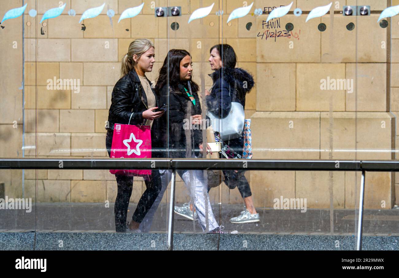 Trendy people in dundee city centre hi-res stock photography and images ...