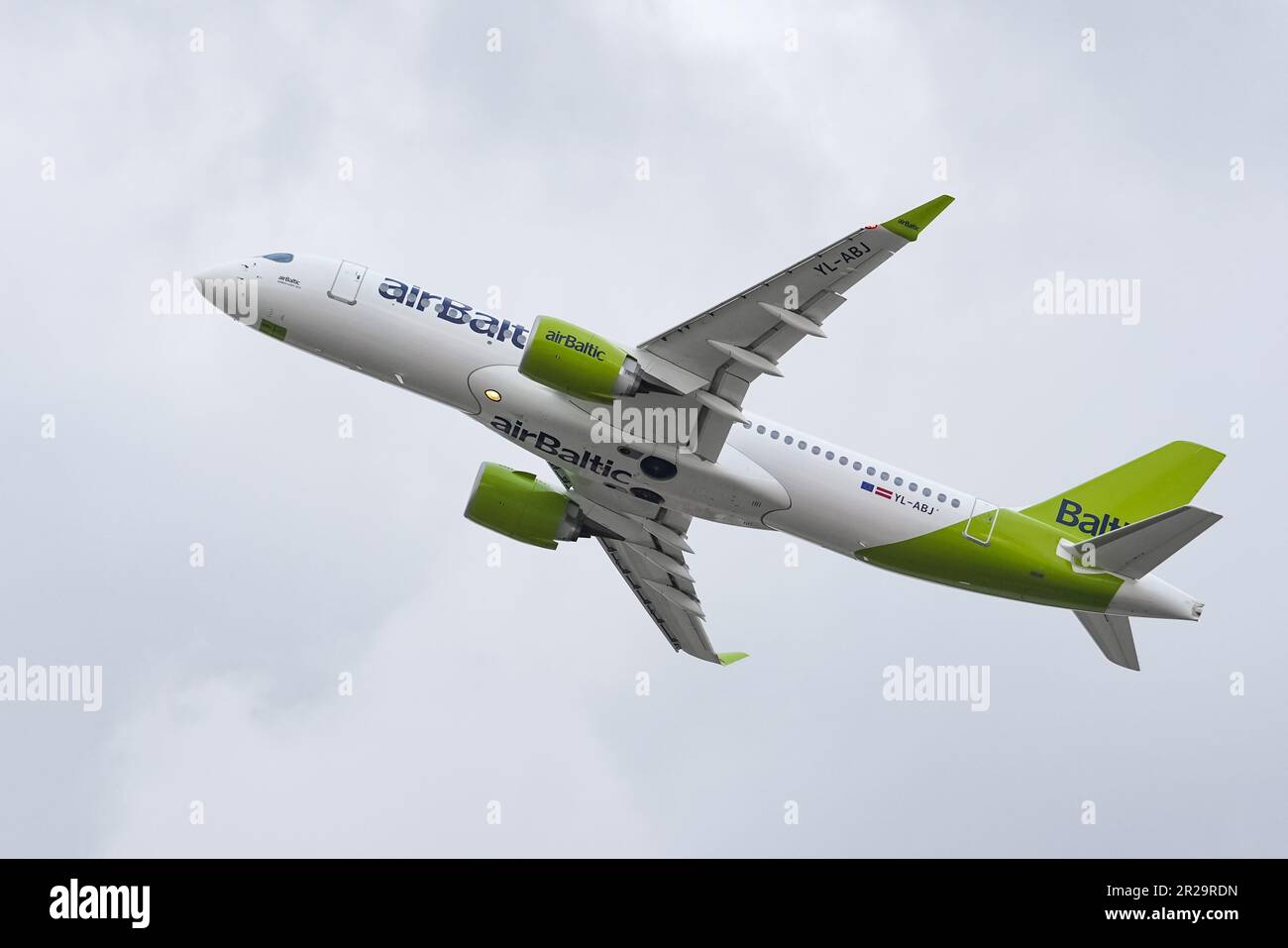 ISTANBUL, TURKIYE - OCTOBER 08, 2022: Air Baltic Airbus A220-371 (55165 ...