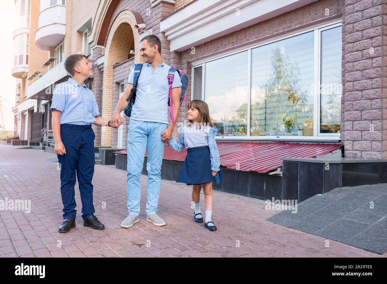 Father daughter school start hi-res stock photography and images - Alamy
