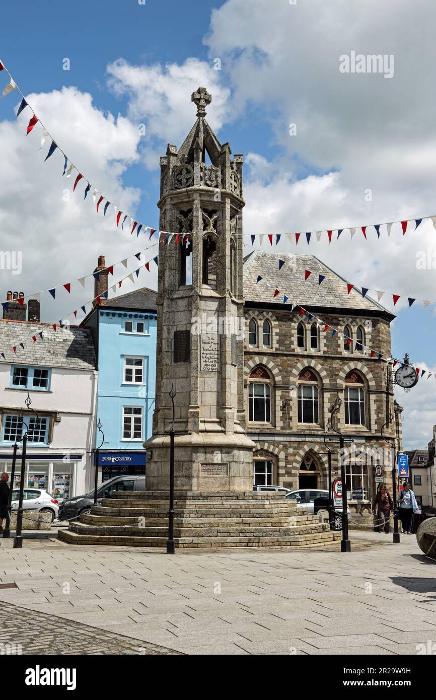 The Town Square with War Memorial at Launceston in Cornwall Stock Photo ...