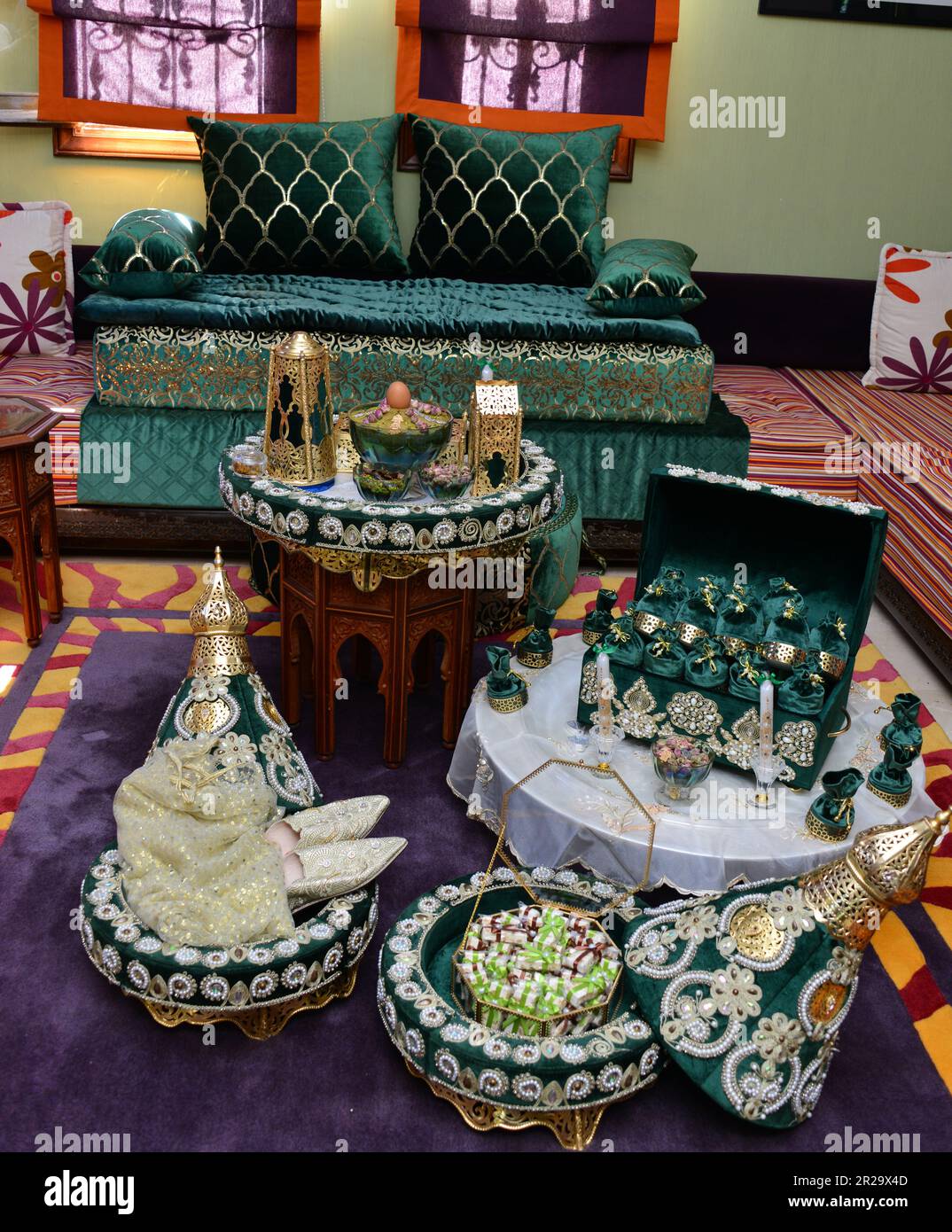 Wedding traditions in morocco hi-res stock photography and images - Alamy