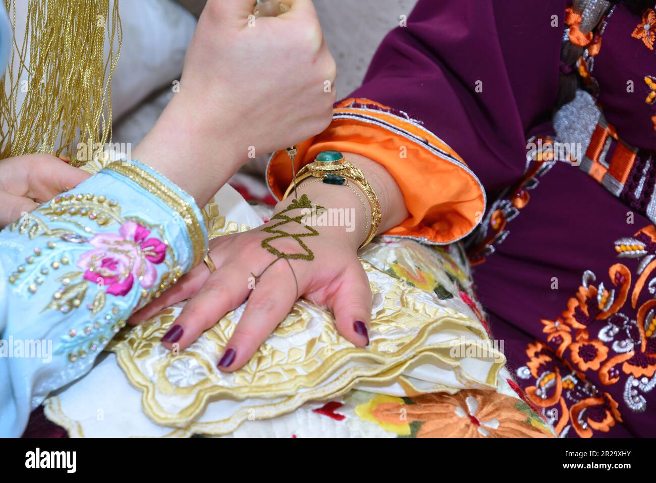 Hand with Moroccan Henna . morocco wediing Stock Photo - Alamy