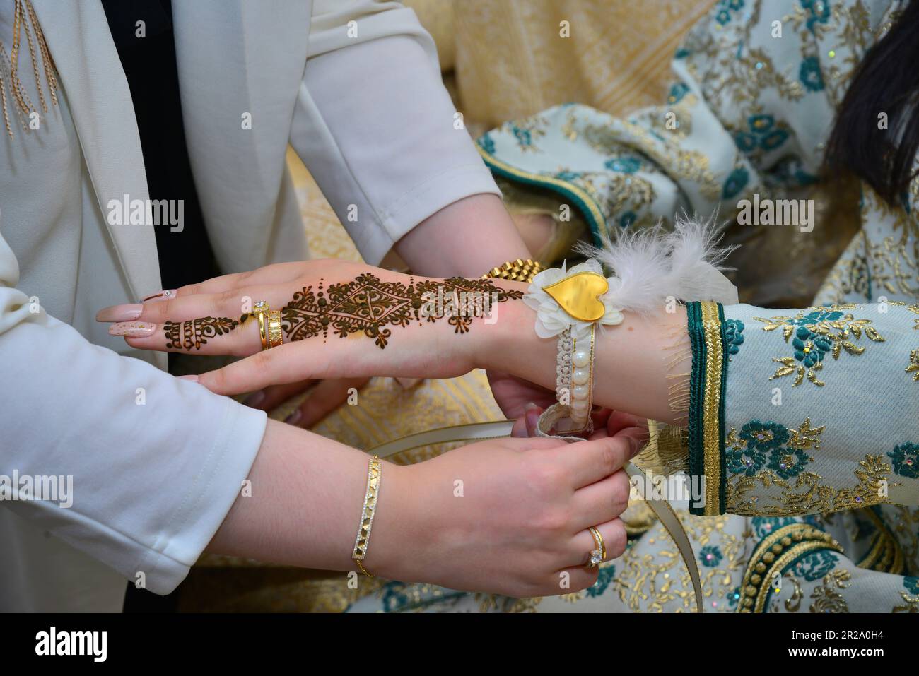 Morocco henna ceremony moroccan bride hi-res stock photography and ...