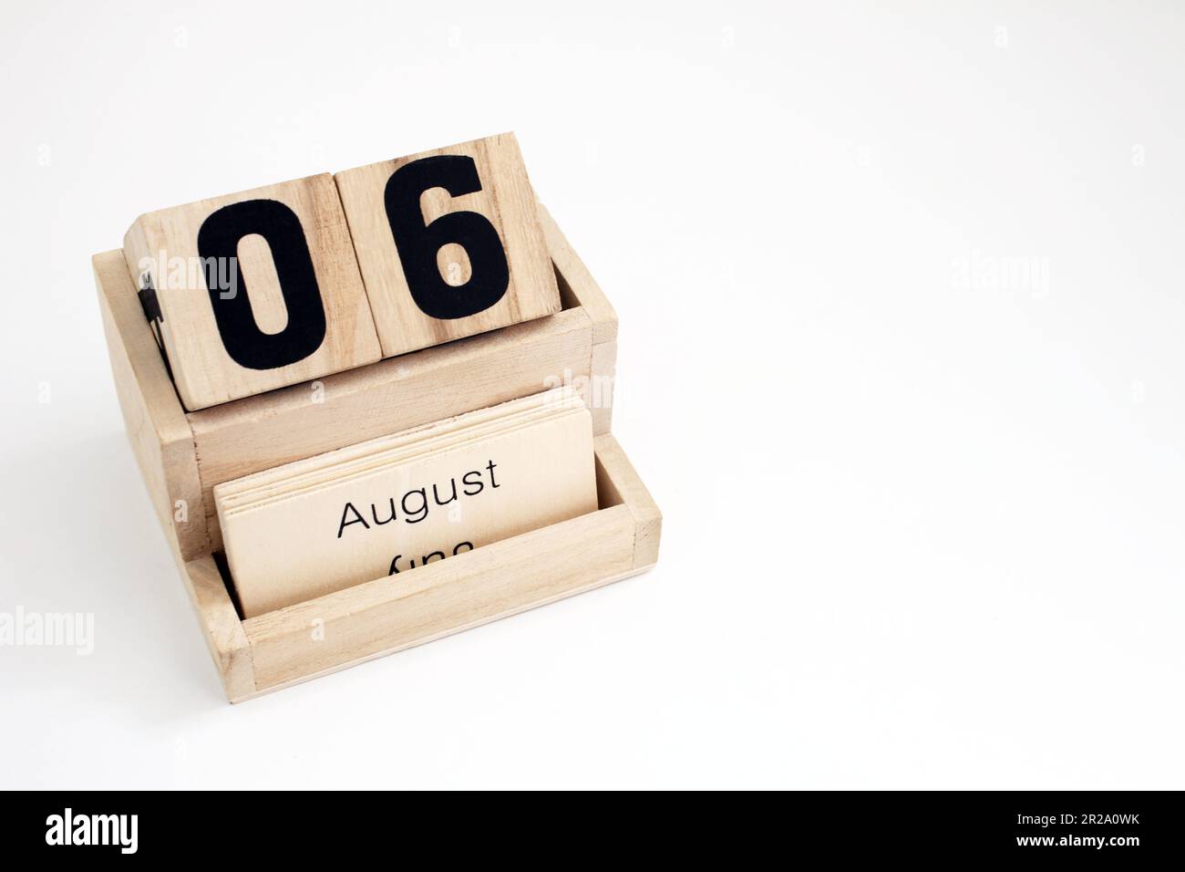 Wooden perpetual calendar showing the 6th of August Stock Photo - Alamy