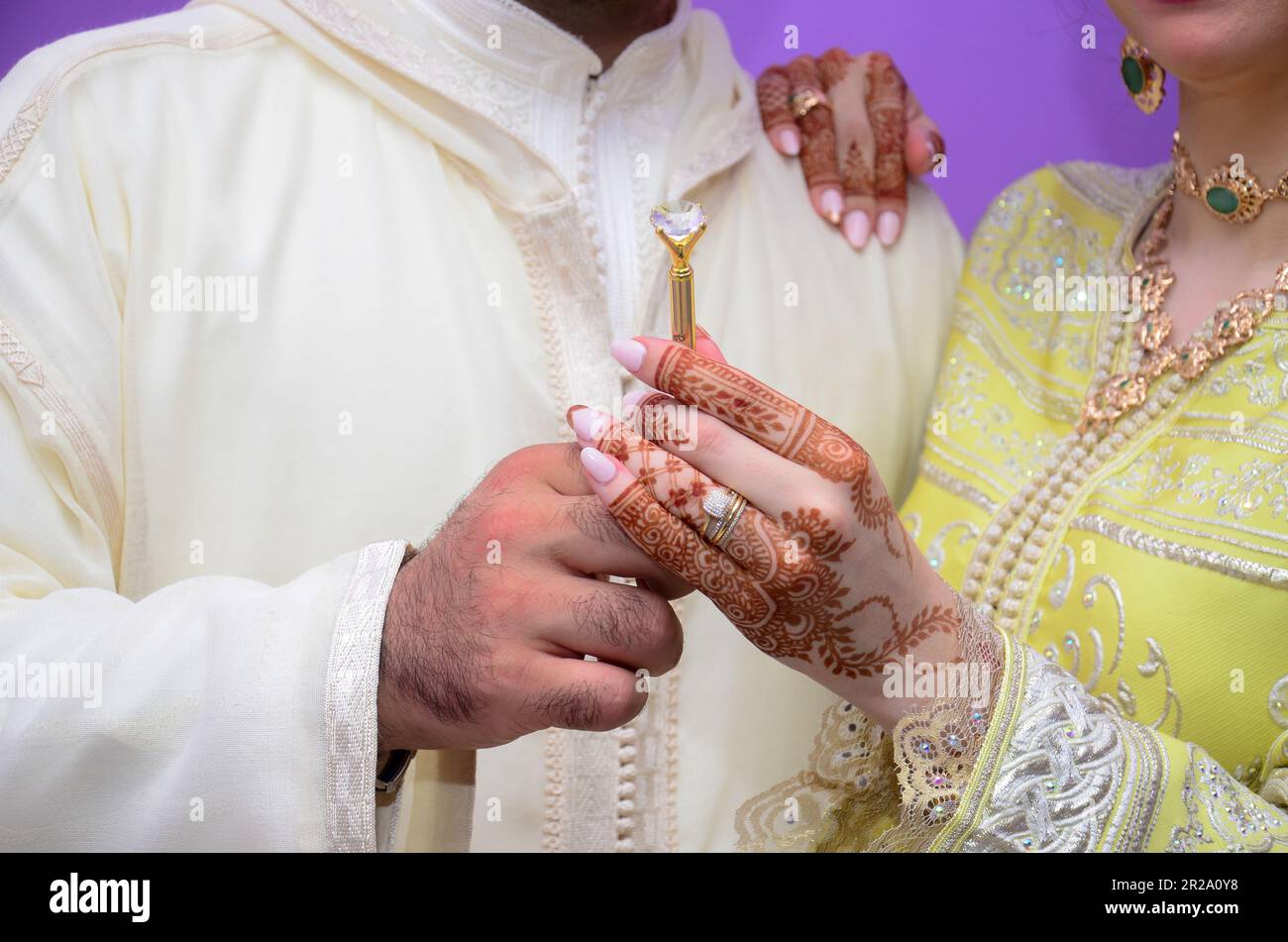 Algerian wedding woman hi-res stock photography and images - Alamy