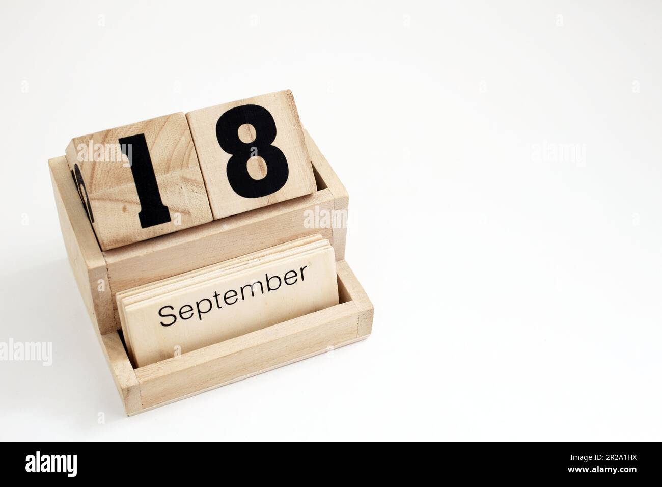 Wooden perpetual calendar showing the 18th of September Stock Photo - Alamy