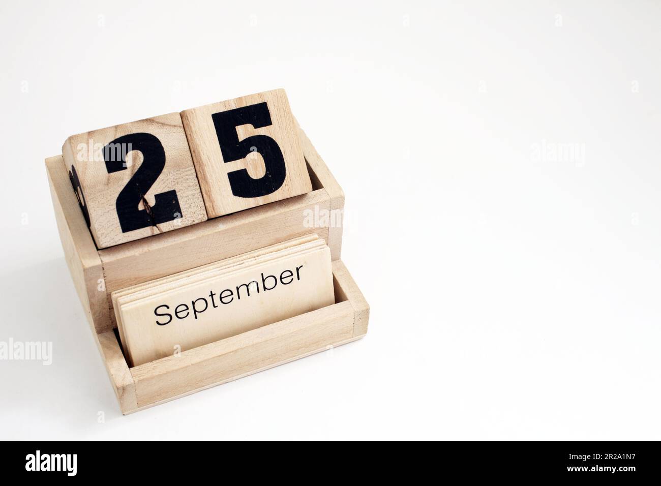 Wooden perpetual calendar showing the 25th of September Stock Photo - Alamy