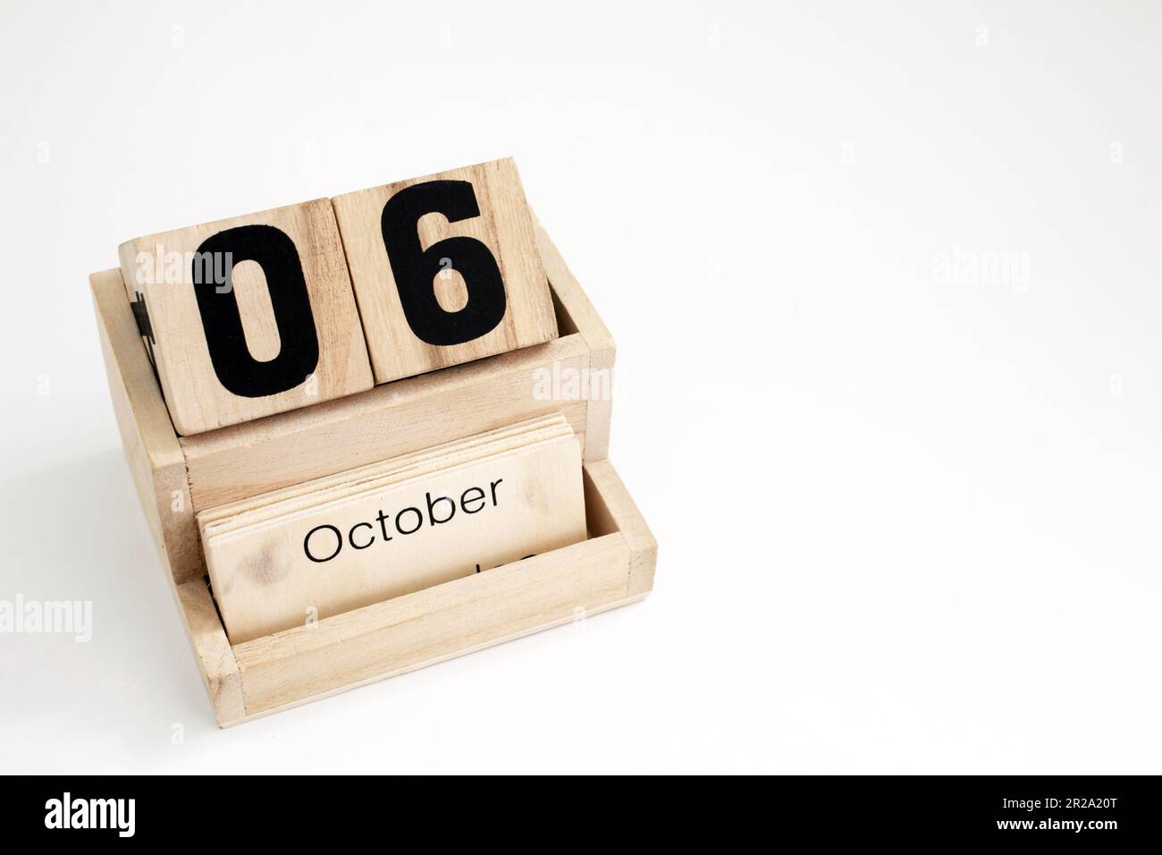 Wooden perpetual calendar showing the 6th of October Stock Photo - Alamy