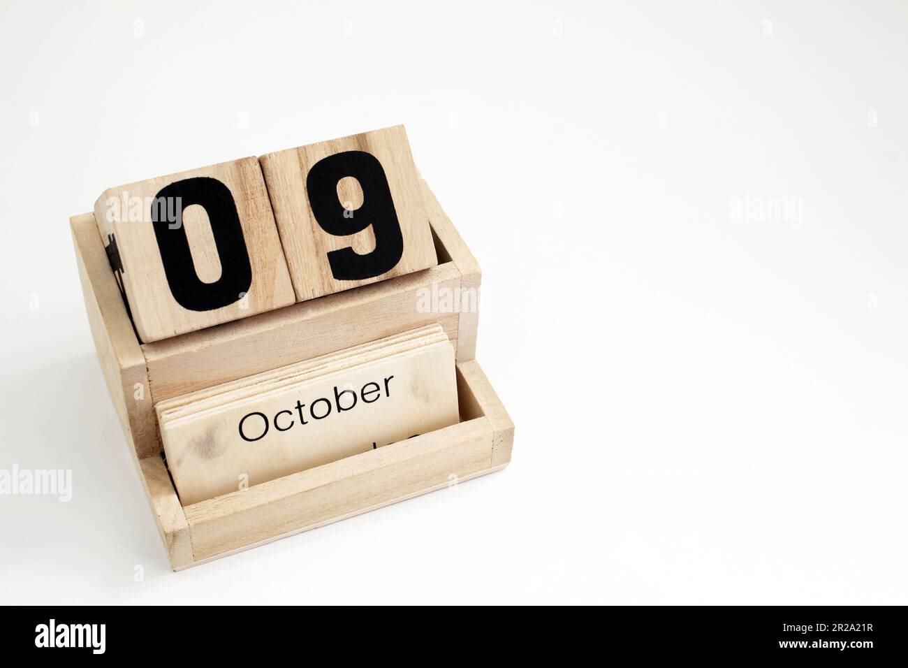 Wooden perpetual calendar showing the 9th of October Stock Photo - Alamy
