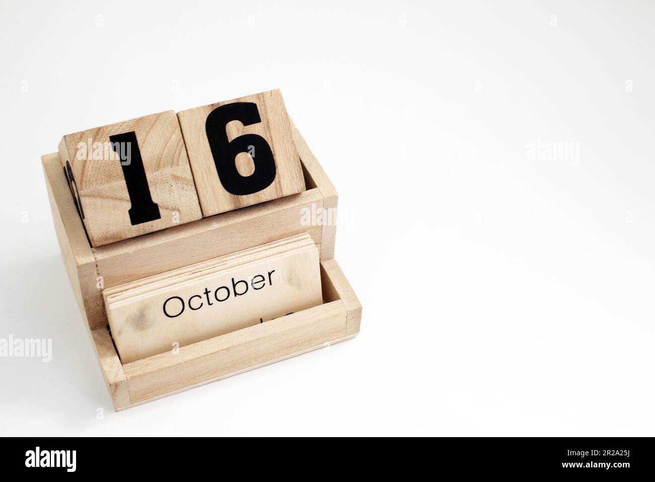 Wooden perpetual calendar showing the 16th of October Stock Photo - Alamy