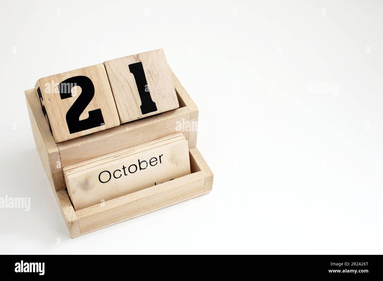 Wooden perpetual calendar showing the 21st of October Stock Photo - Alamy