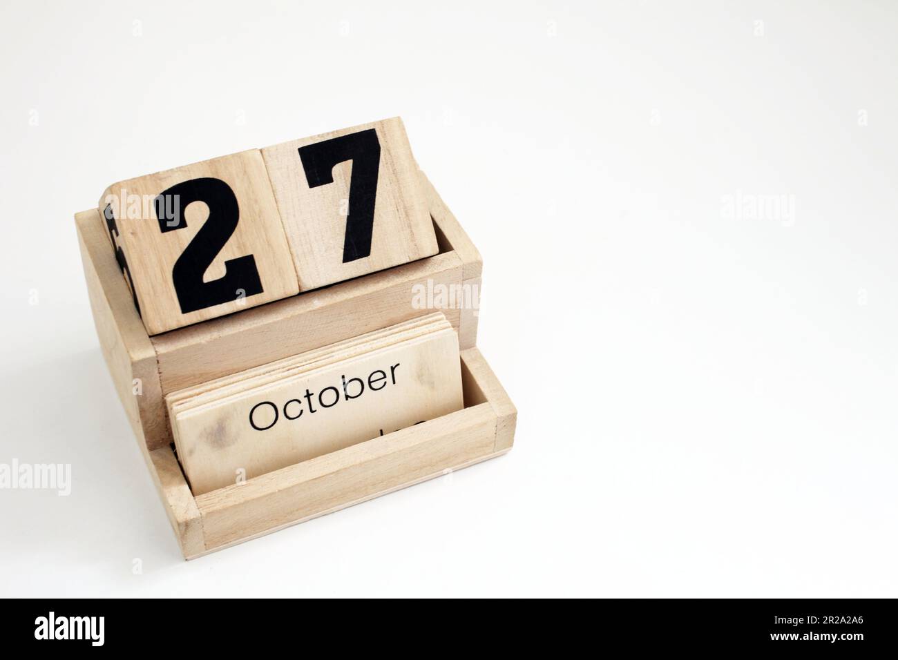 Wooden perpetual calendar showing the 27th of October Stock Photo - Alamy