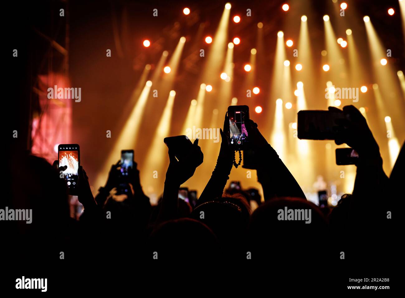 Capturing memories, Smartphones at Live concert Show Stock Photo - Alamy
