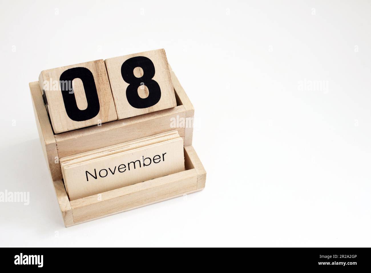 Wooden perpetual calendar showing the 8th of November Stock Photo - Alamy