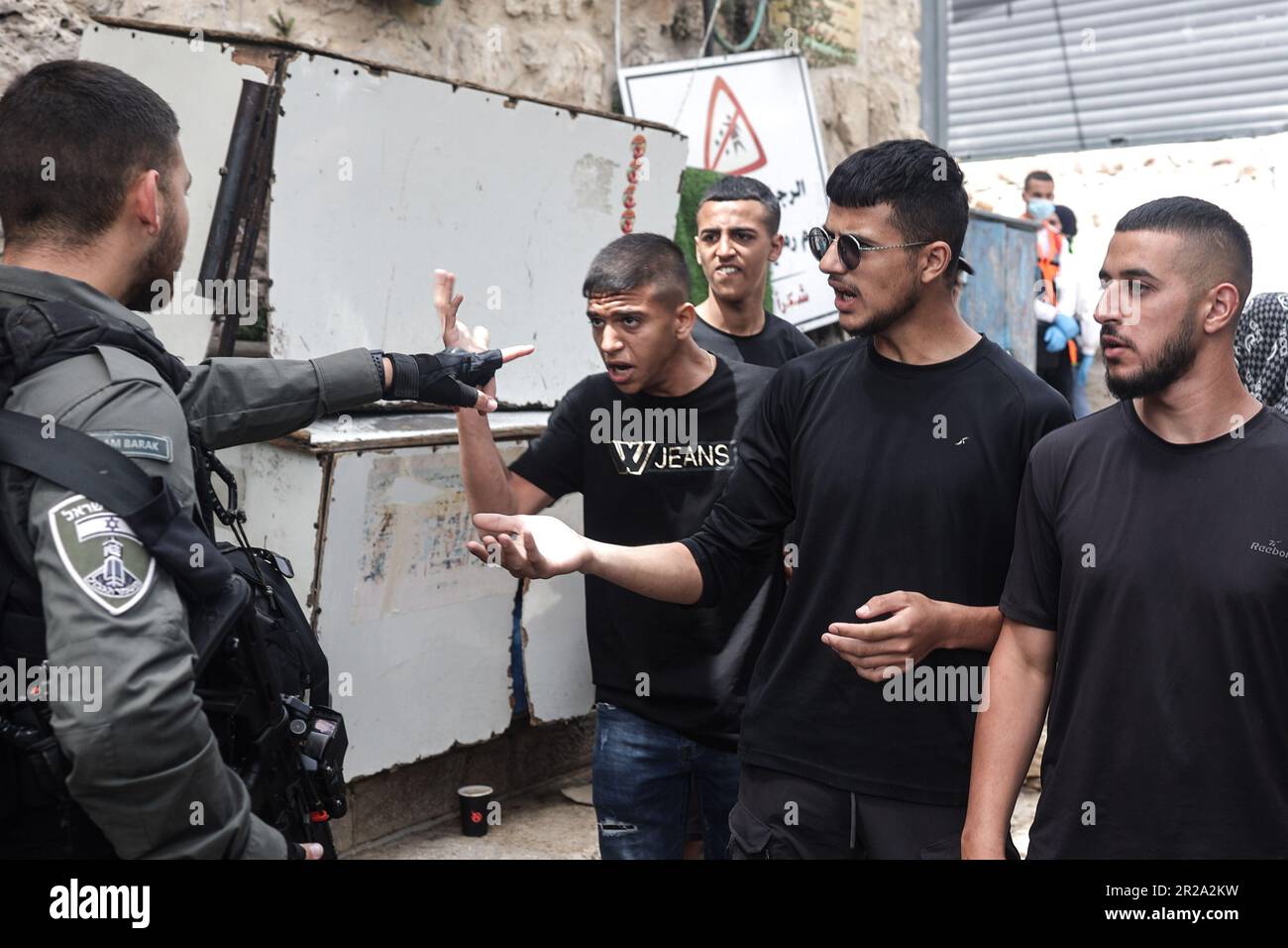 18 May 2023, ---, Jerusalem: An Israeli security officers argues with ...