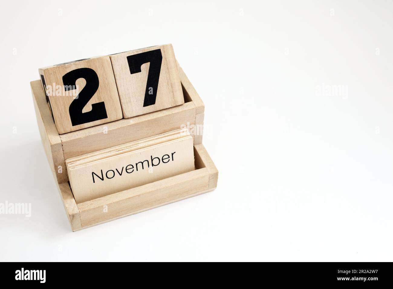 Wooden perpetual calendar showing the 27th of November Stock Photo - Alamy
