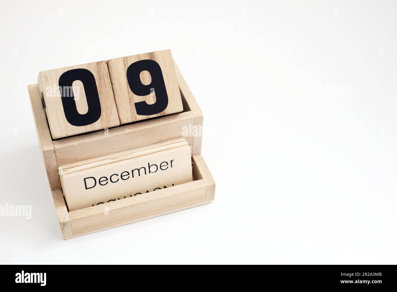Wooden perpetual calendar showing the 9th of December Stock Photo - Alamy