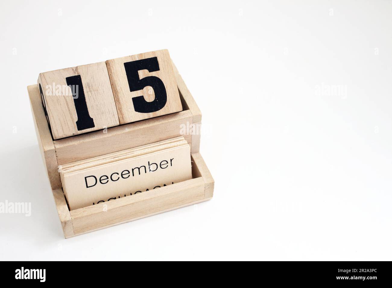 Wooden perpetual calendar showing the 15th of December Stock Photo - Alamy