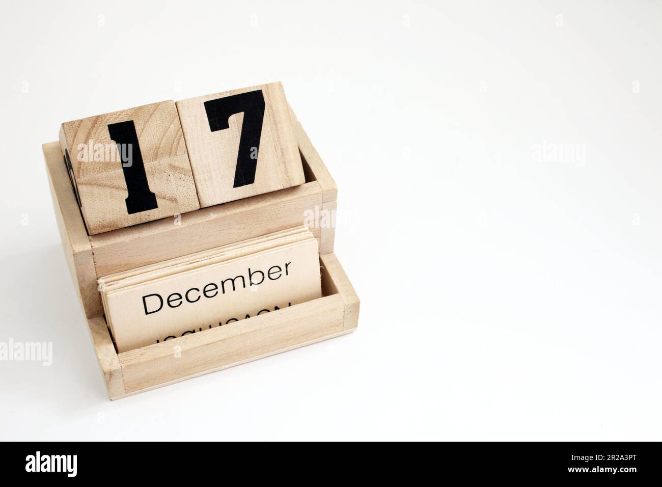 Wooden perpetual calendar showing the 17th of December Stock Photo - Alamy