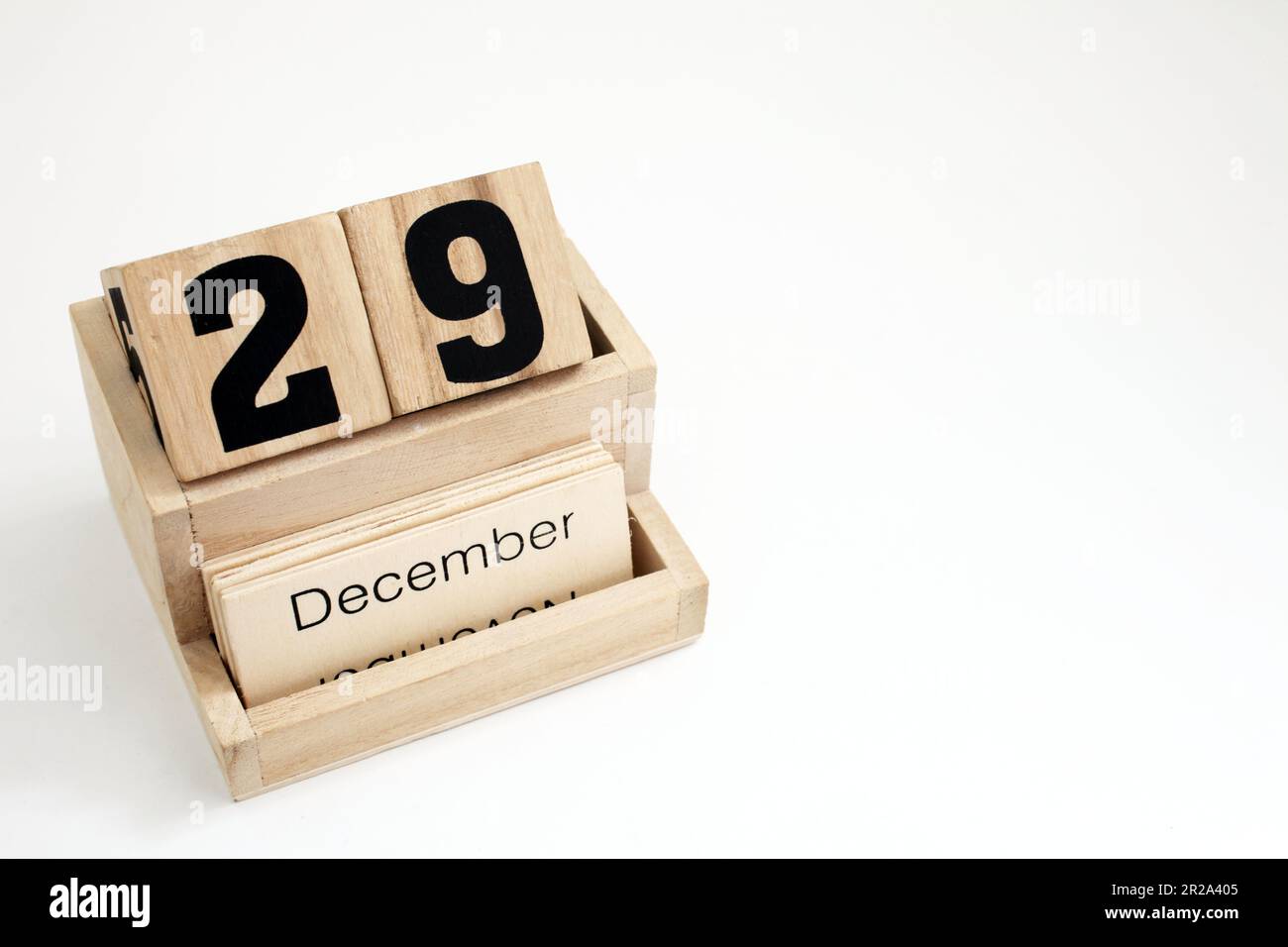 Wooden perpetual calendar showing the 29th of December Stock Photo - Alamy