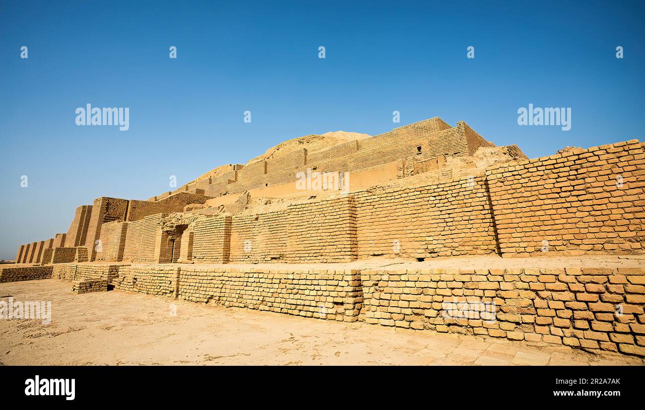 Mesopotamia ziggurat hi-res stock photography and images - Alamy