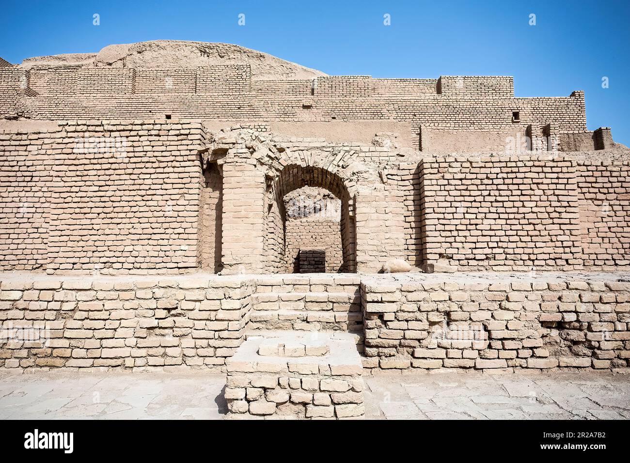 Ziggurat iran hi-res stock photography and images - Alamy