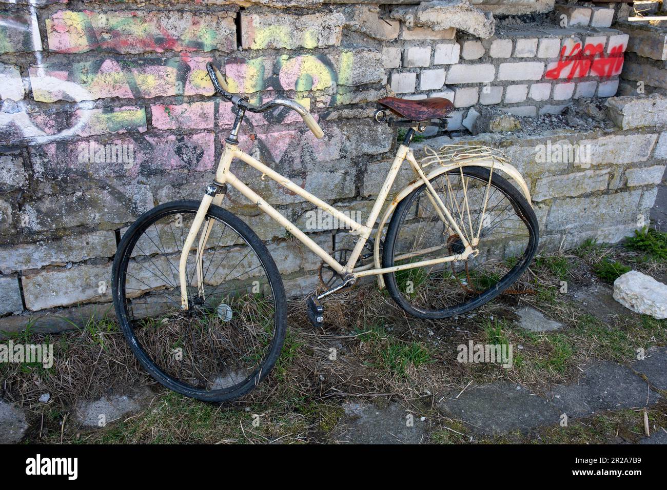 Broken bike hi-res stock photography and images - Alamy