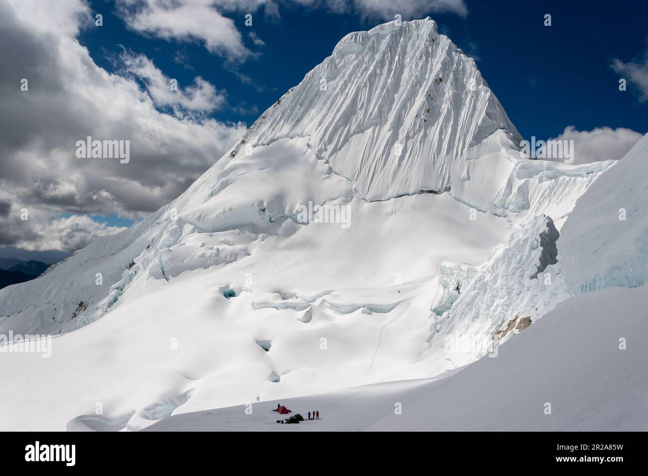 Nevado Alpamayo south slope (Cordillera Blanca - Perù Stock Photo - Alamy