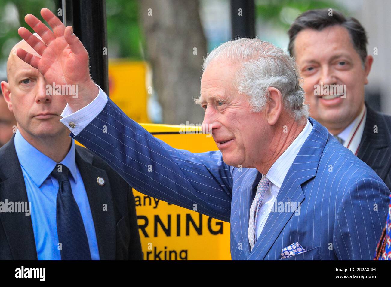 King charles iii waving hi-res stock photography and images - Alamy