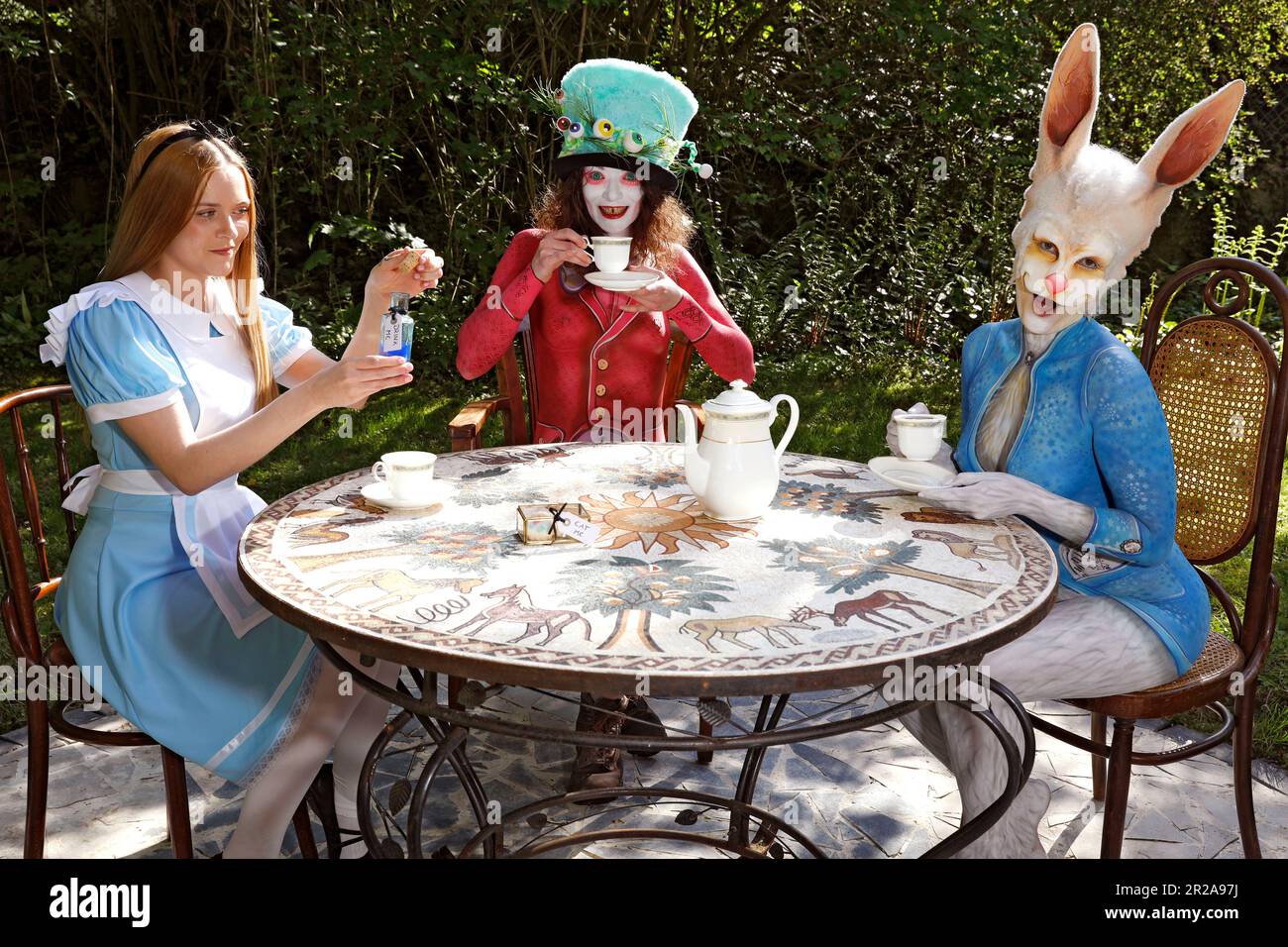 GEEK ART - Bodypainting and Transformaking: Alice in Wonderland ...