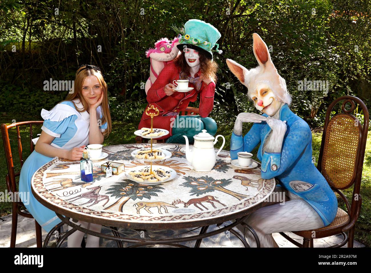 GEEK ART - Bodypainting and Transformaking: Alice in Wonderland ...