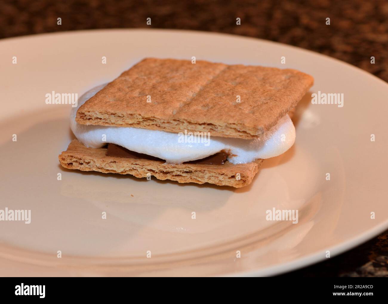 Smores sandwiches hi-res stock photography and images - Alamy