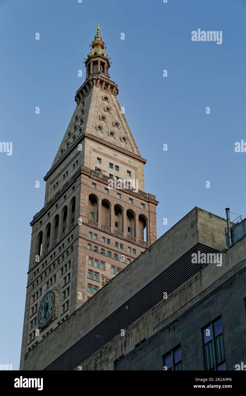 Metropolitan Life Insurance Company Tower in early morning light. The ...