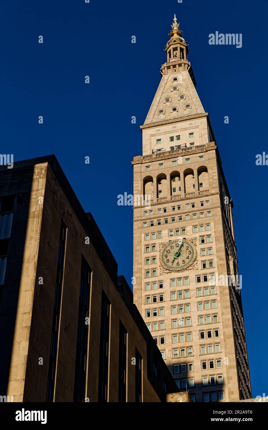 Metropolitan Life Insurance Company Tower in golden glow of dawn’s ...